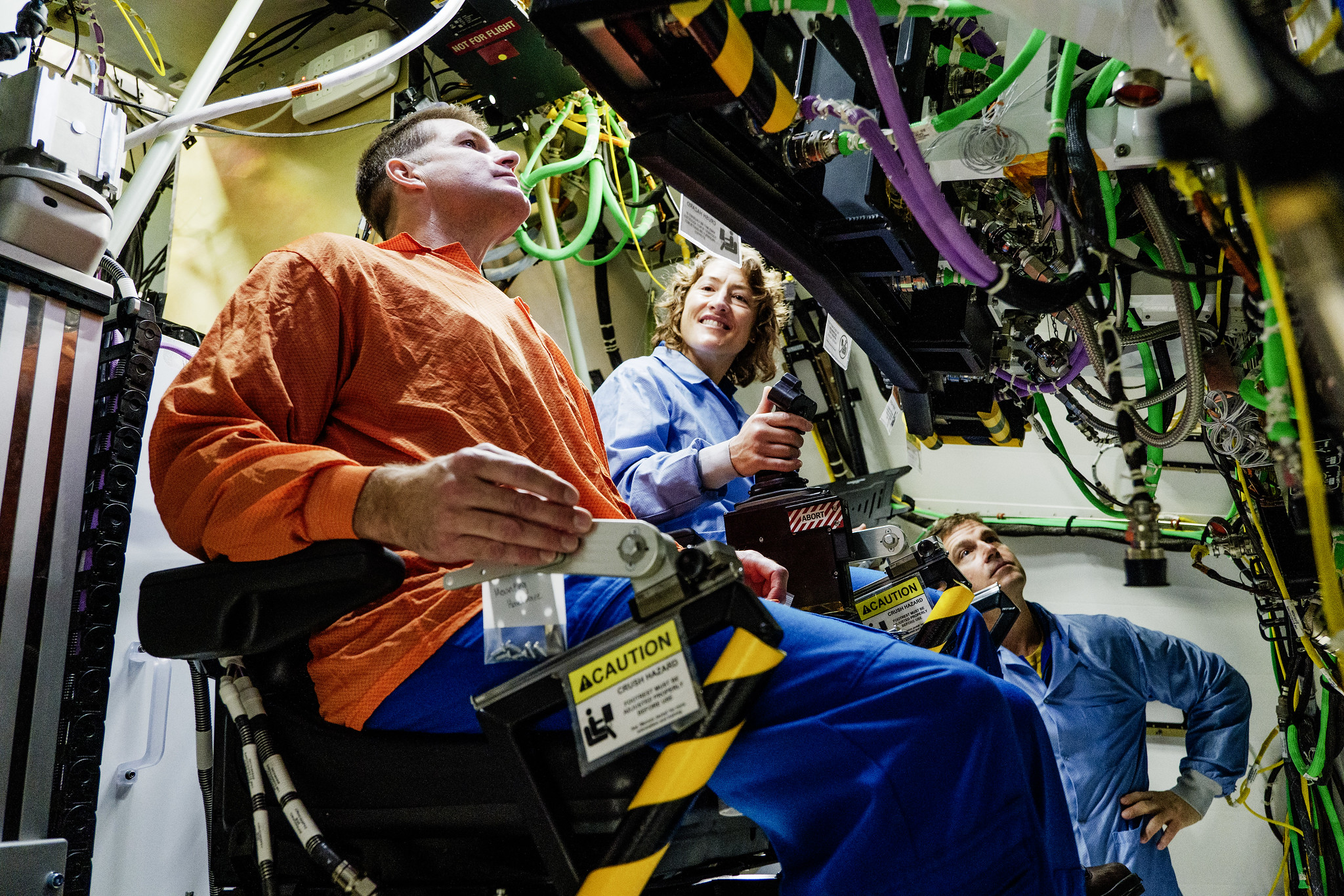 Jeremy Hansen and Christina Koch use Orion simulator - Canadian Space ...