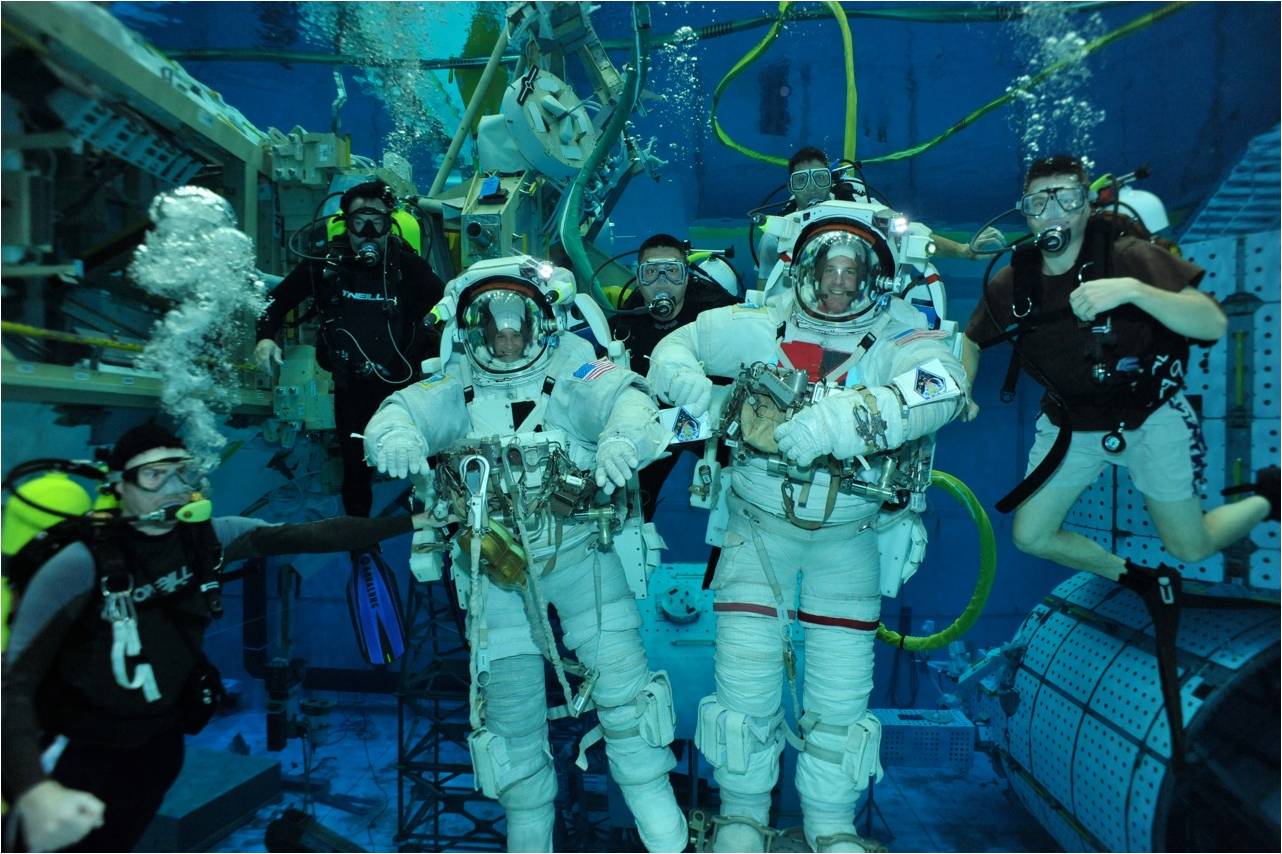 Jeremy Hansen during EVA training - Canadian Space Agency