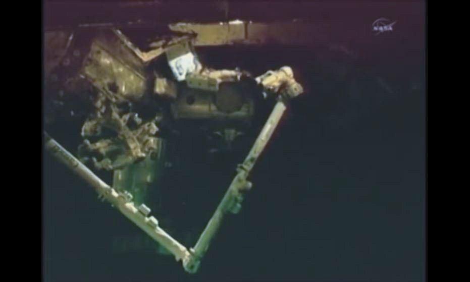 Canadarm2 installs the RRM hardware - Canadian Space Agency
